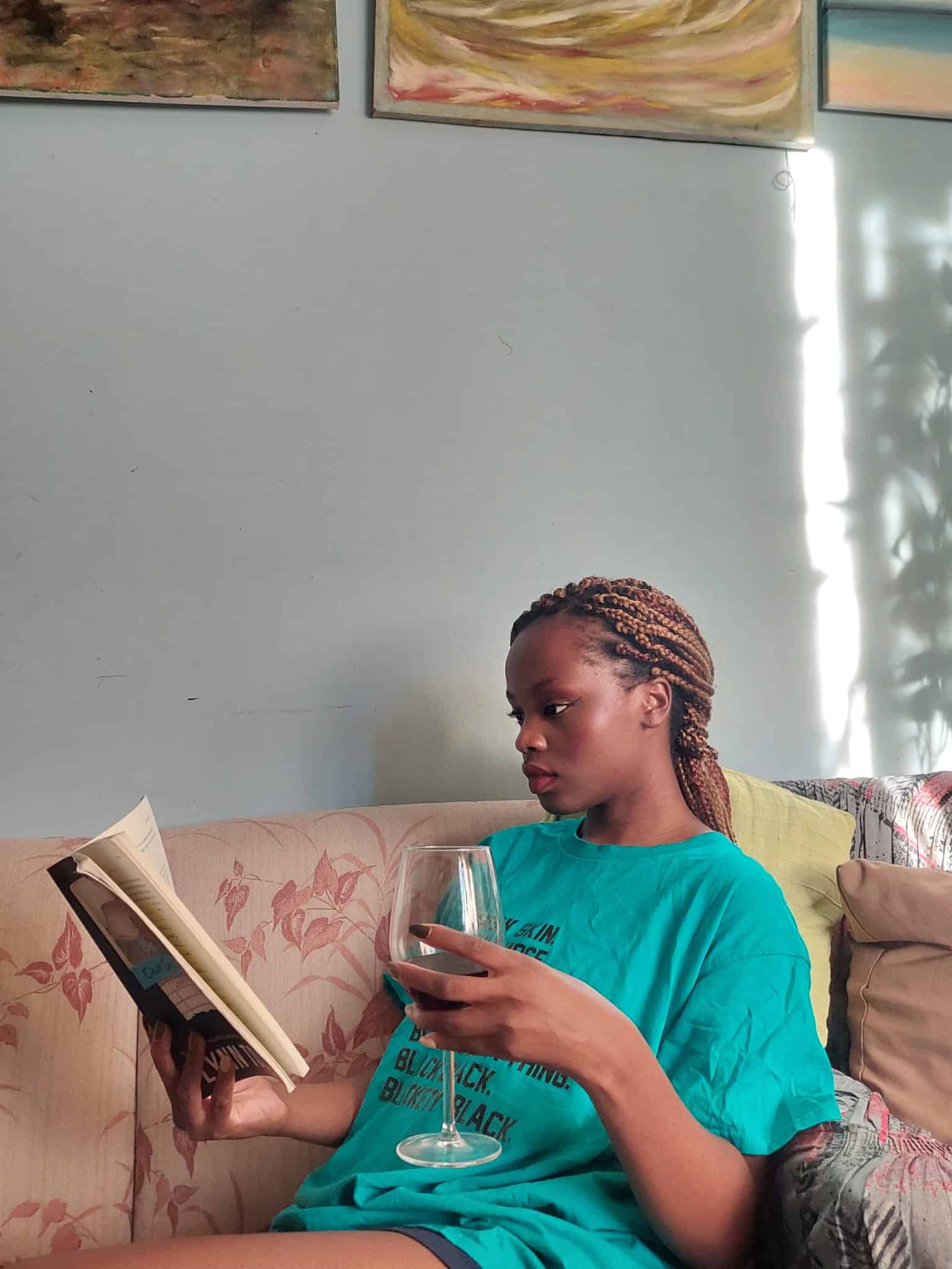 20 Easy At Home Photoshoot Ideas To Try Now - The Princientist